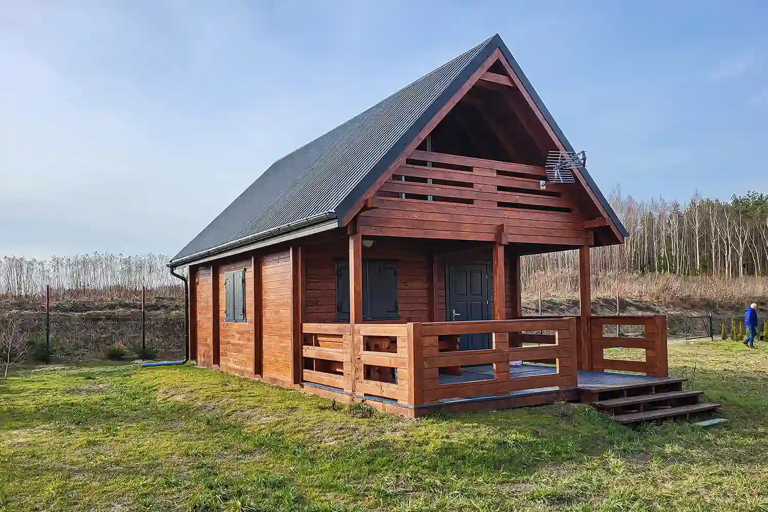 DOM DREWNIANY Z DWUSPADOWYM DACHEM 43 M² Z PODDASZEM I BALKONEM CAS 70 ...
